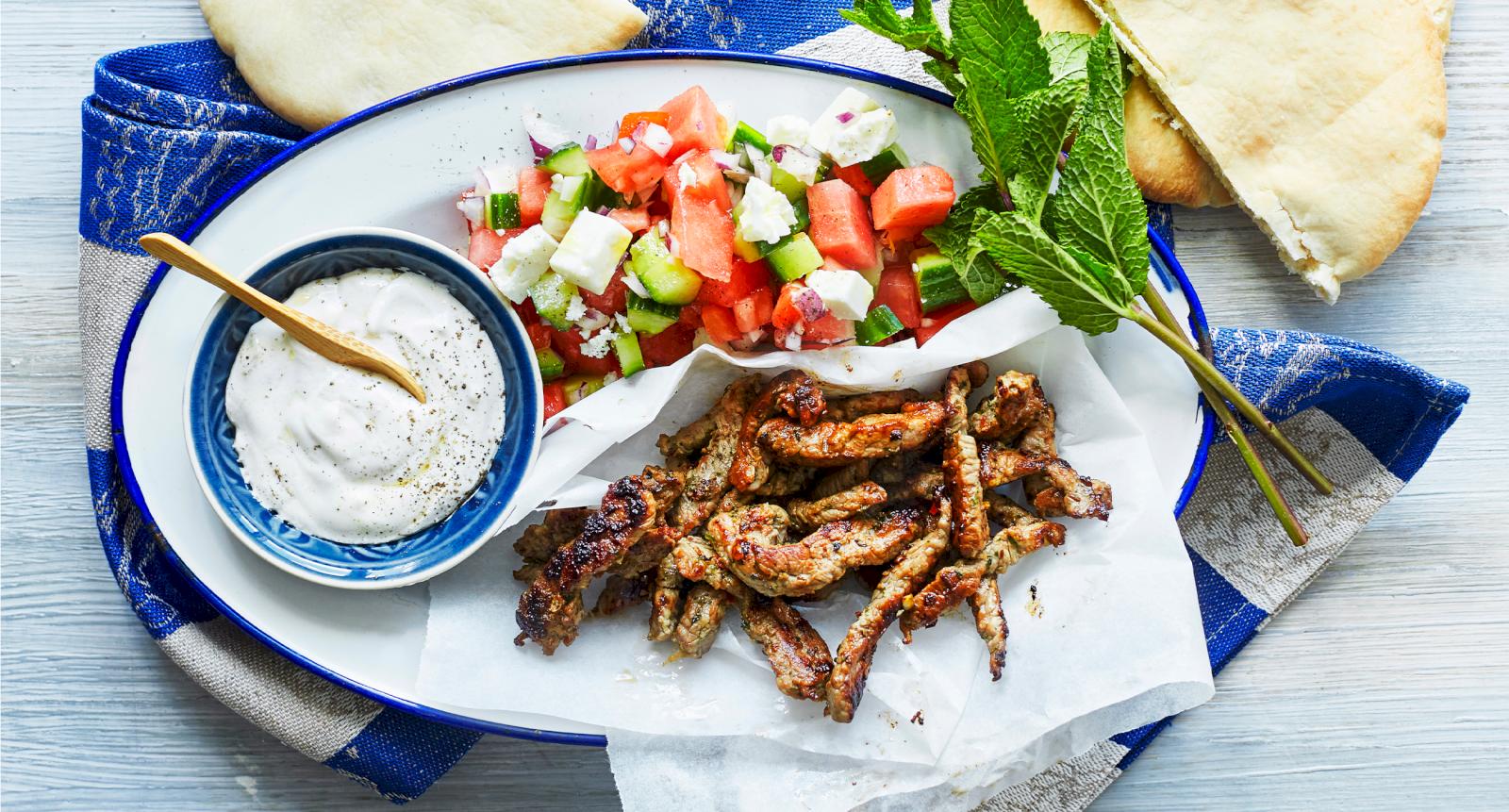 Grekiska gyros med vattenmelonsallad - Hemmets Journal