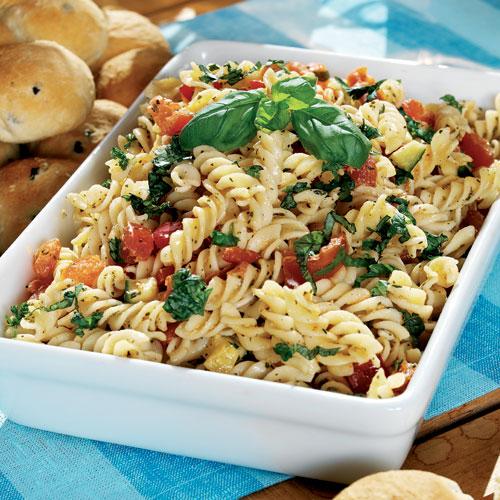 Pastasallad med parmesan - Hemmets Journal