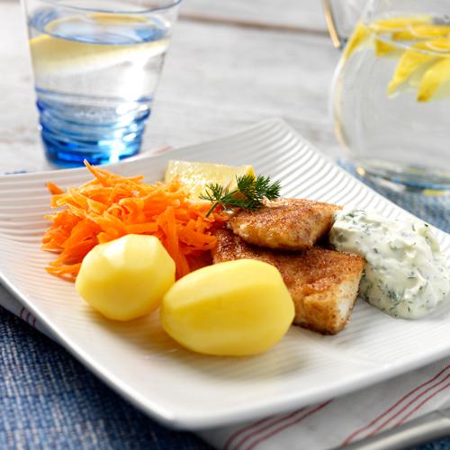 Stekt fiskfilé med örtsås - Hemmets Journal