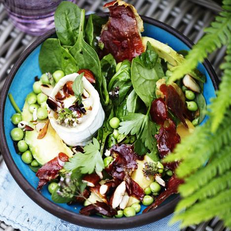 Babyspenat med rostad mandel - Hemmets Journal