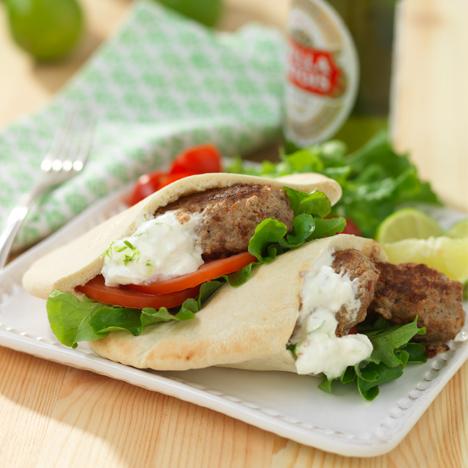 Libanesiska färsbiffar i pitabröd - Hemmets Journal