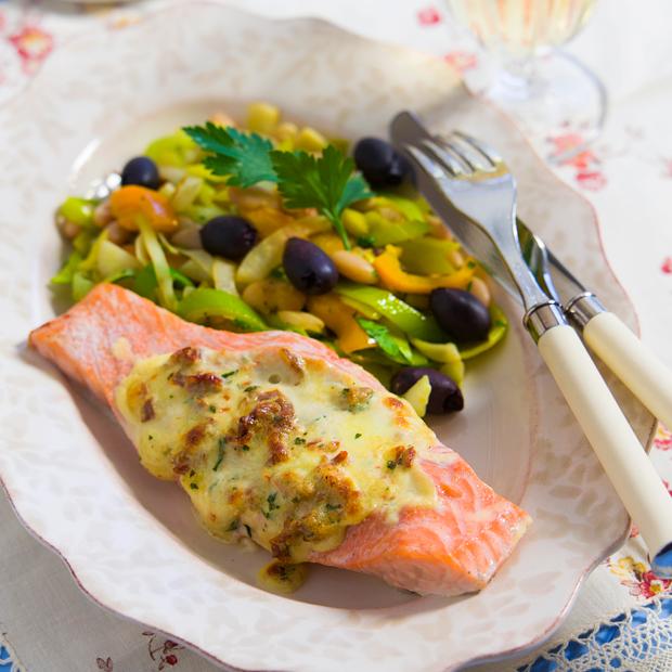 Fylld laxfilé med varm bönsallad - Hemmets Journal