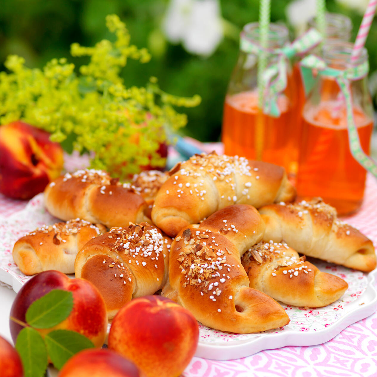 Gifflar med kardemumma och nektarin - Hemmets Journal