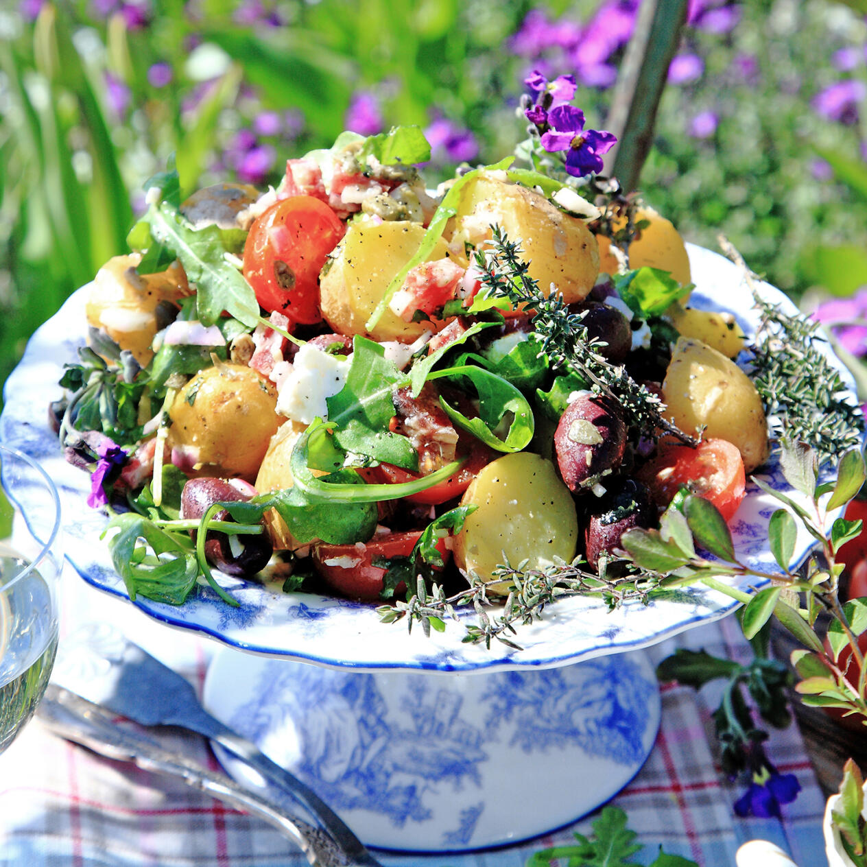 Italiensk potatissallad med salami - Hemmets Journal