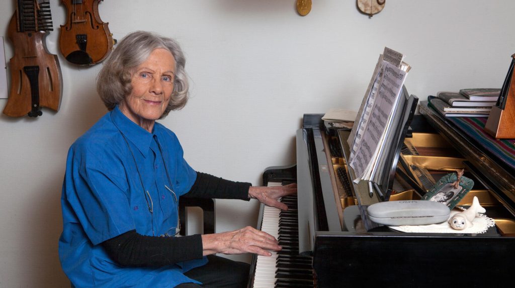 91-åriga Gullan Bornemark berättar om sin långa karriär - Hemmets Journal