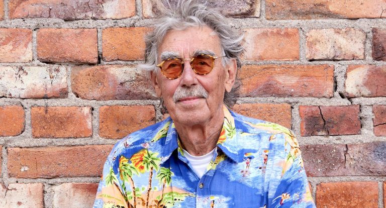 Lasse Åberg om saknaden efter vännerna - Hemmets Journal