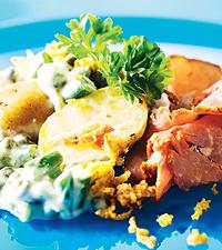 Krämig potatissallad med grillad rostbiff i skivor - Icakuriren