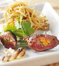 Biffrulader med grillade champinjoner och nudlar - Icakuriren