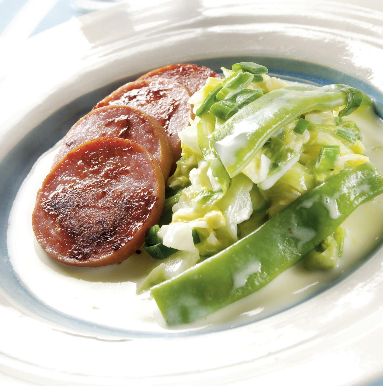 Falukorv med sommarkål - Icakuriren