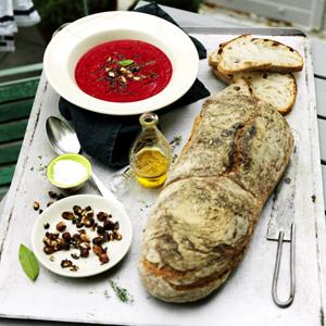 Rostad tomat- och rödbetssoppa med hasselnötter - Icakuriren