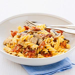 Pastaskruvar med bacon - Icakuriren