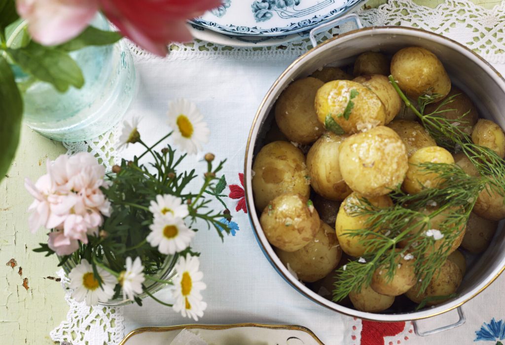 Färskpotatis med ansjovissmör - Icakuriren